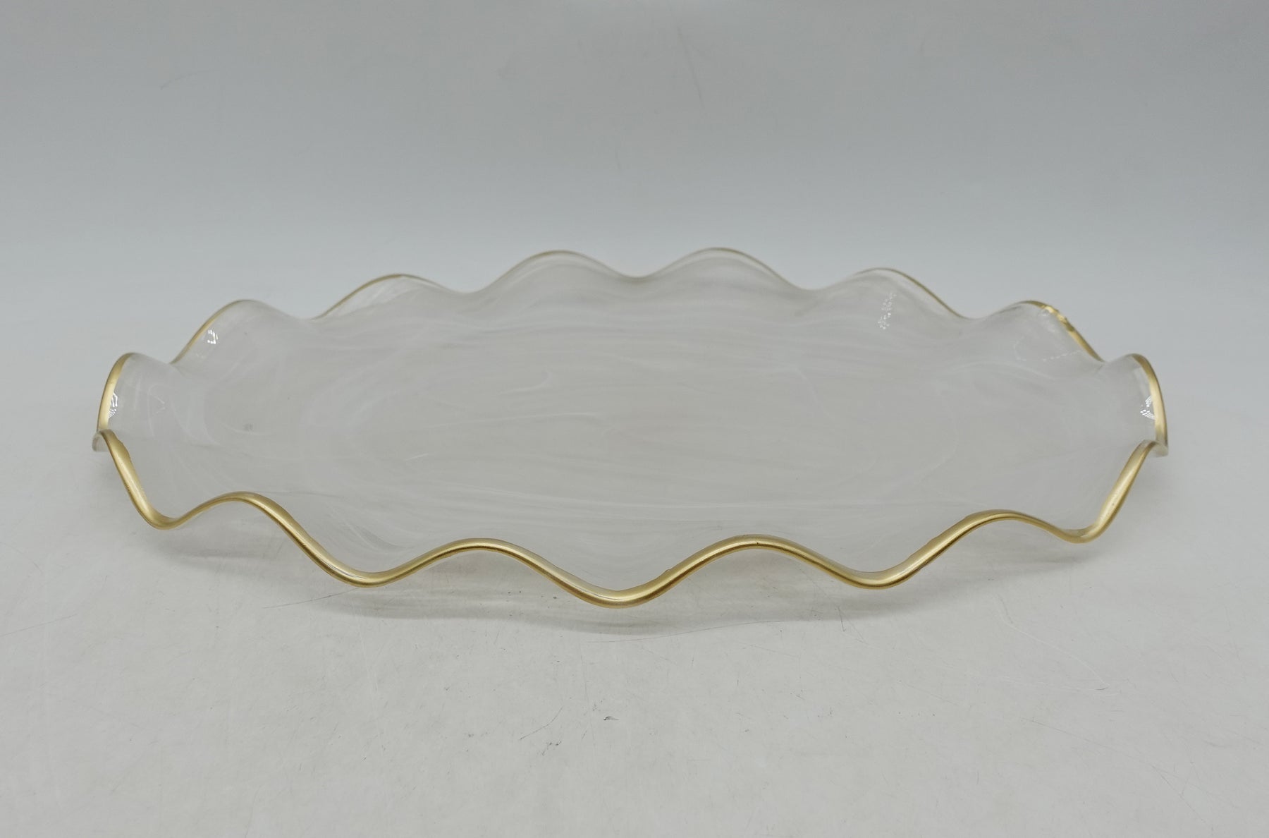 White Alabaster Oval Tray with Gold Ruffled Border (2 sizes) – Vivience